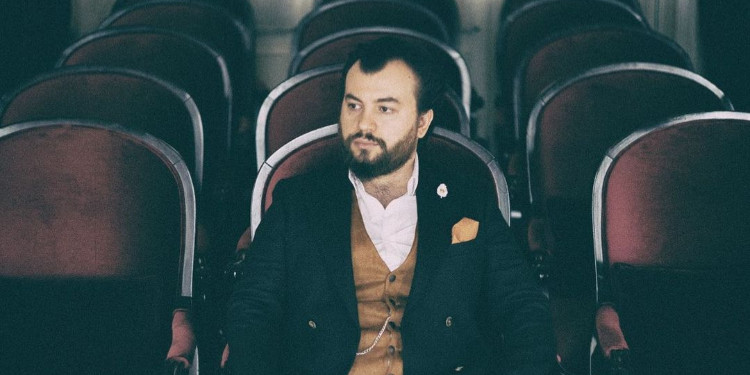 Cihan Mürtezaoğlu Yeni Albümünden Bir Şarkı Paylaştı