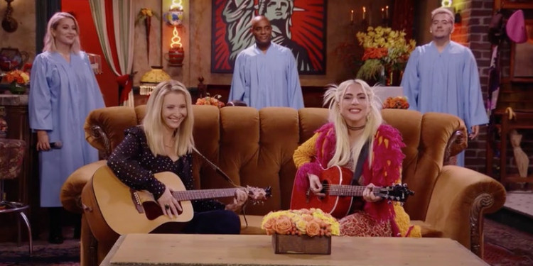 Lady Gaga, Friends: The Reunion'da Lisa Kudrow İle Birlikte Düet Yaptı